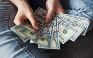 5 habits that’ll help you be rich at any age - inPeaches